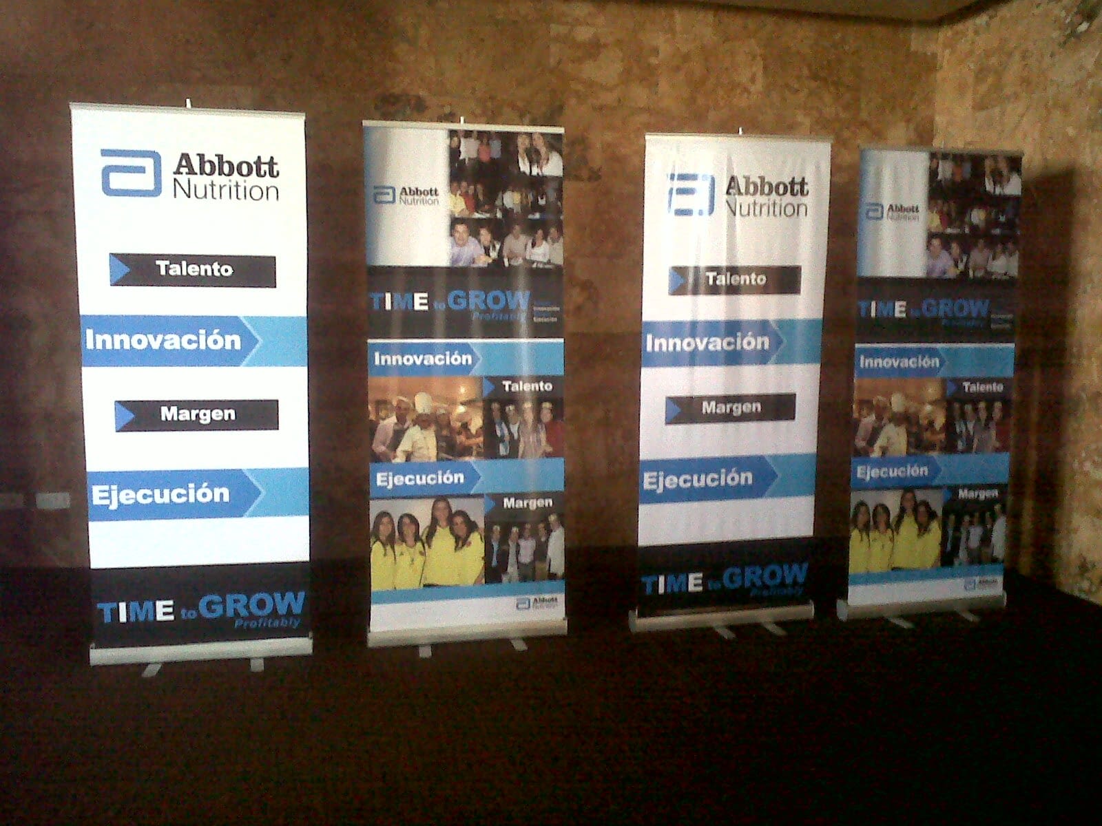Displays Portátiles Convención Abbott - Displays Cancún